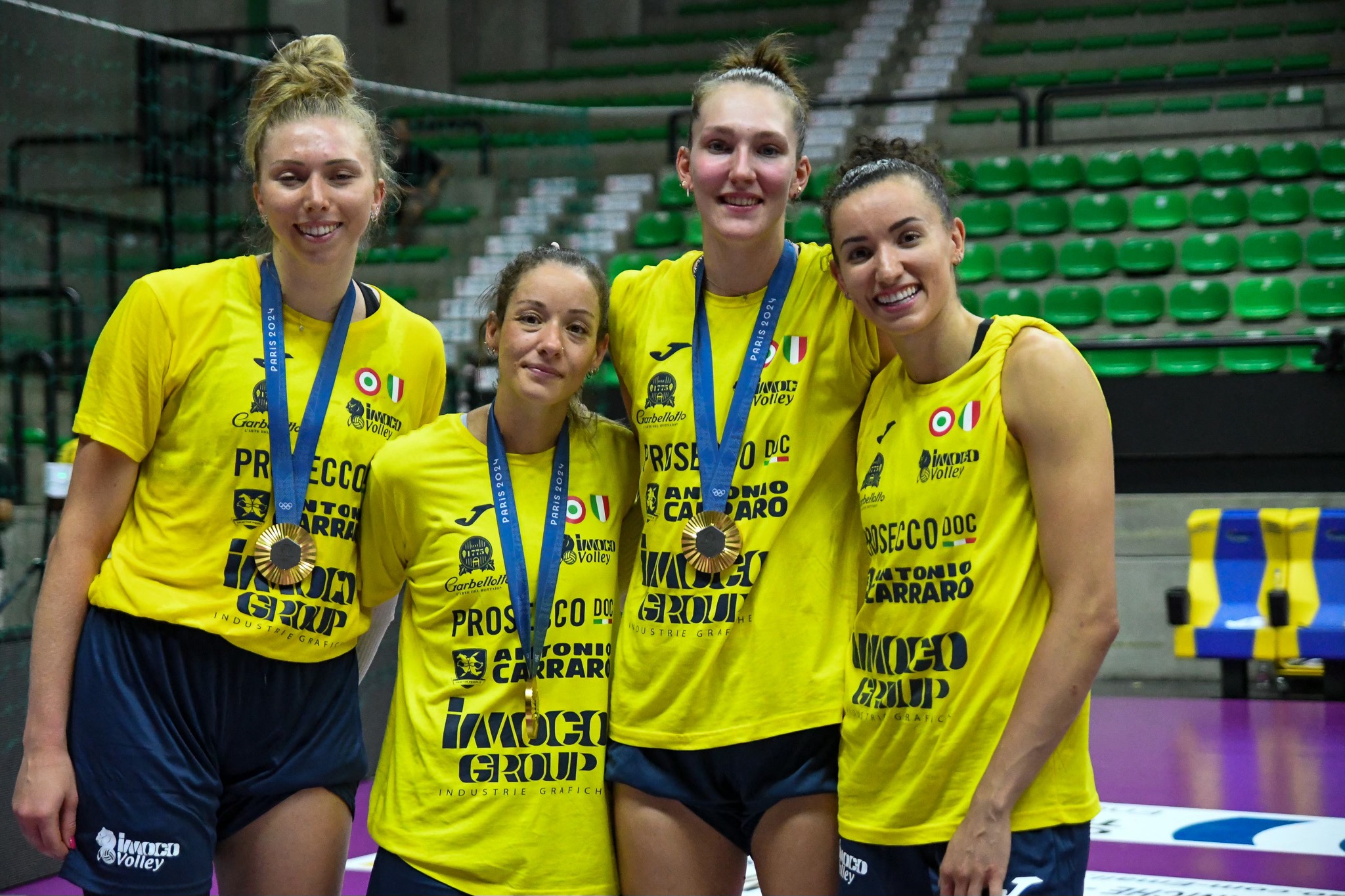 THOUSANDS OF YELLOW-BLUE HEARTS FOR THE OLYMPIC PANTHERS AND GABI ...