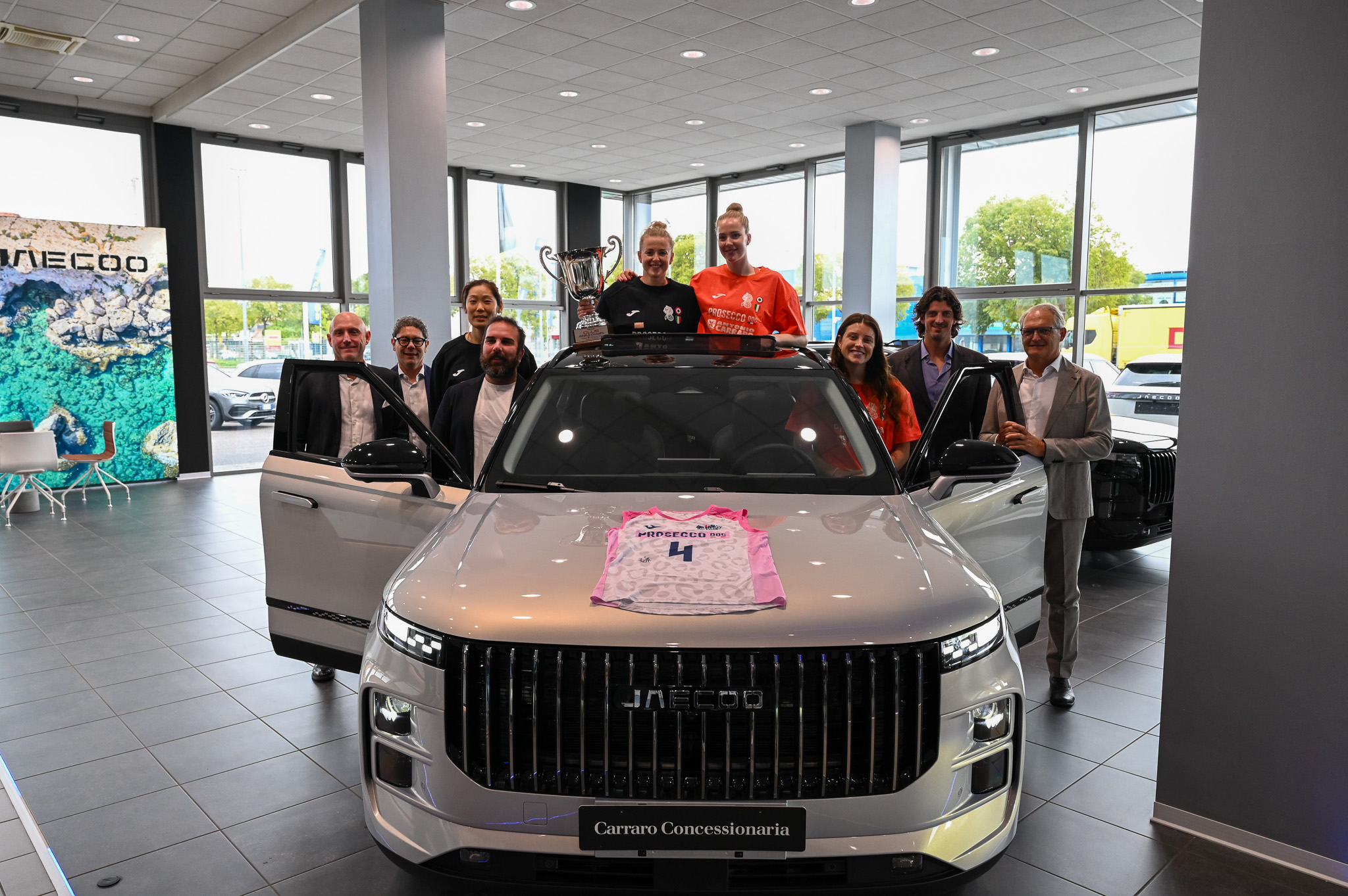 ZHU TING “STAR” AT THE DELIVERY OF OMODA&JAECOO CARS WITH CARRARO ...